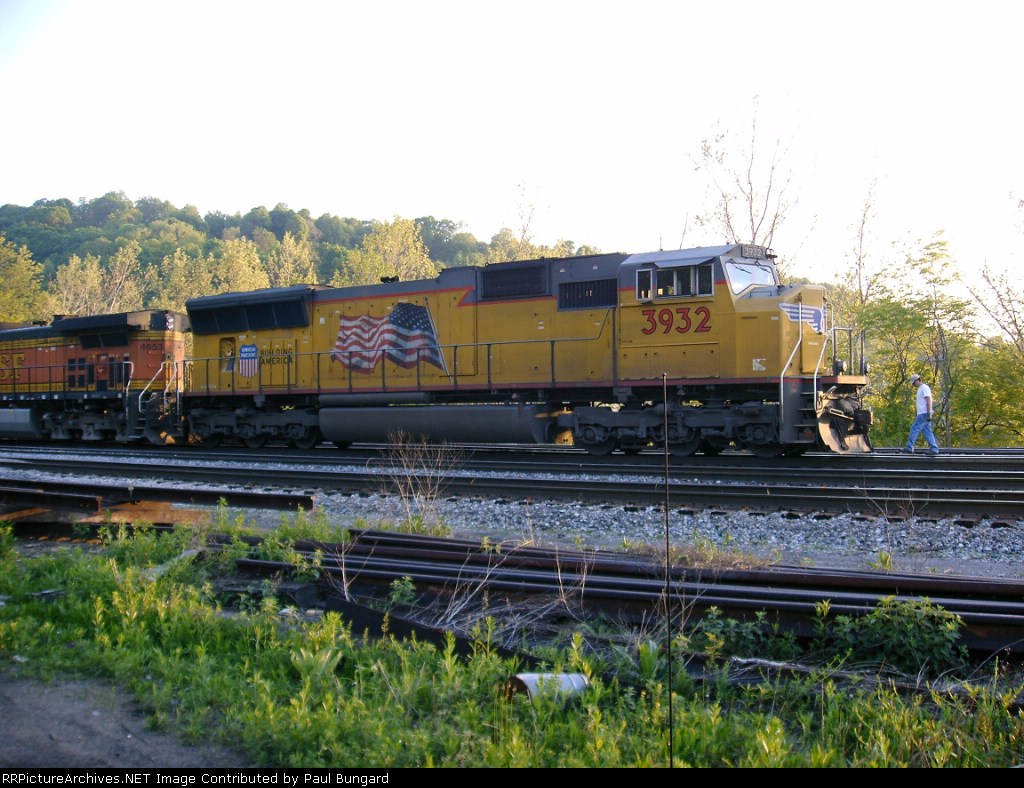 UP 3932 SD70M 05/01/2005